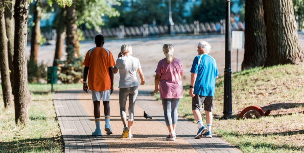 How Independent Living Supports Seniors Reach Their Daily Step Goals